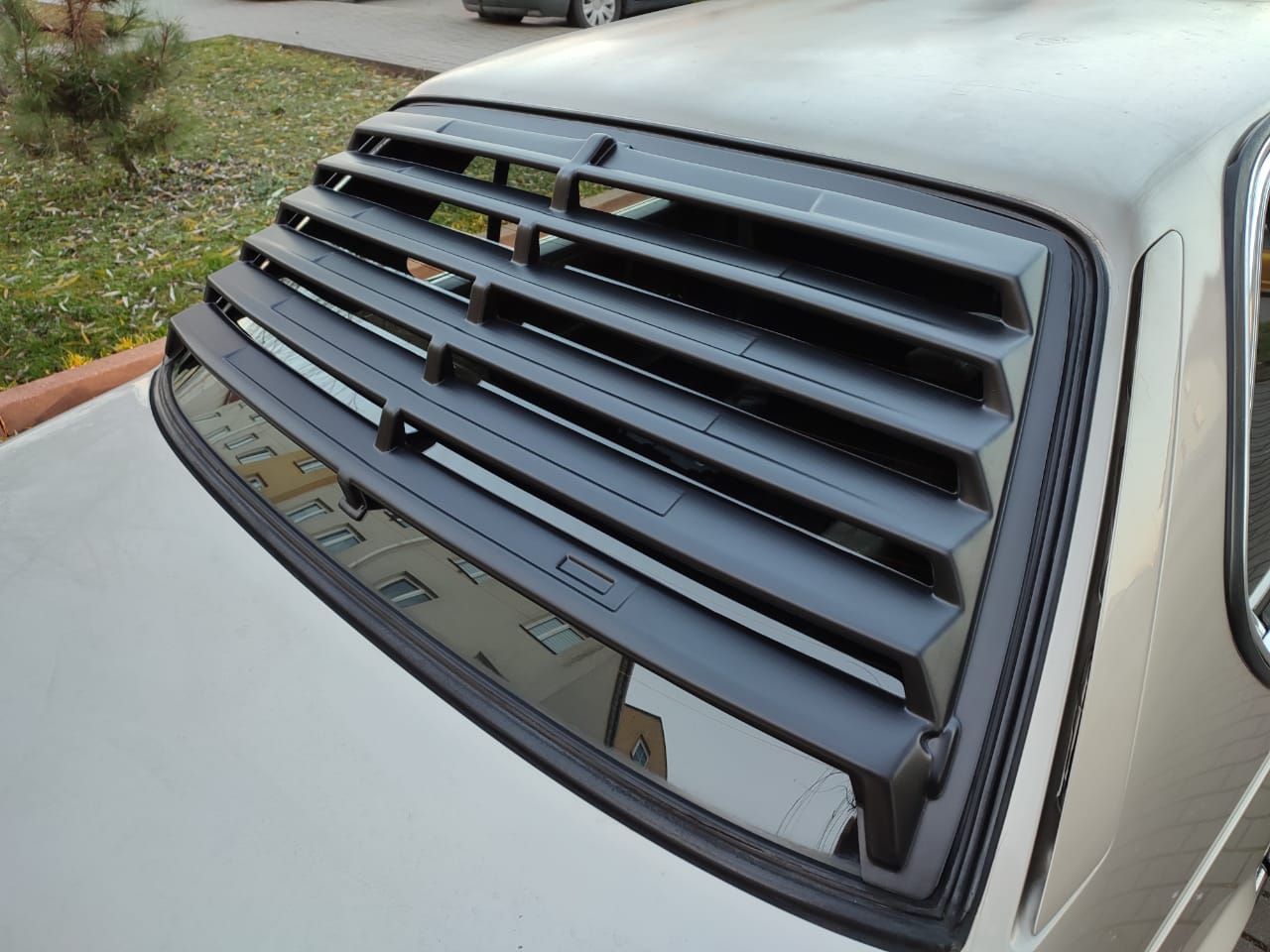 BMW E23 Rear Window Louver Visor Blinds abs-plastic | MY Classic Parts
