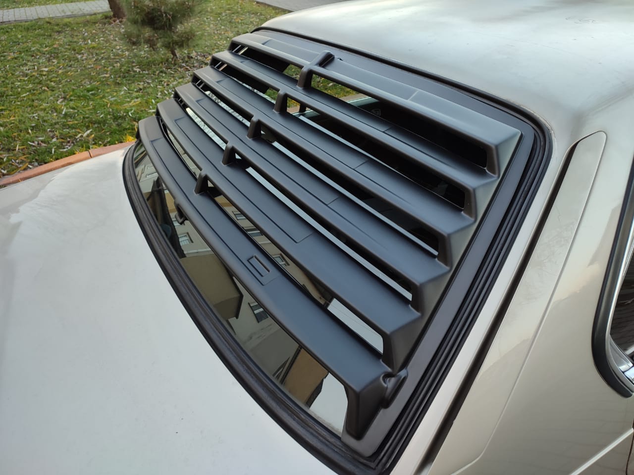 BMW E23 Rear Window Louver Visor Blinds abs-plastic | MY Classic Parts